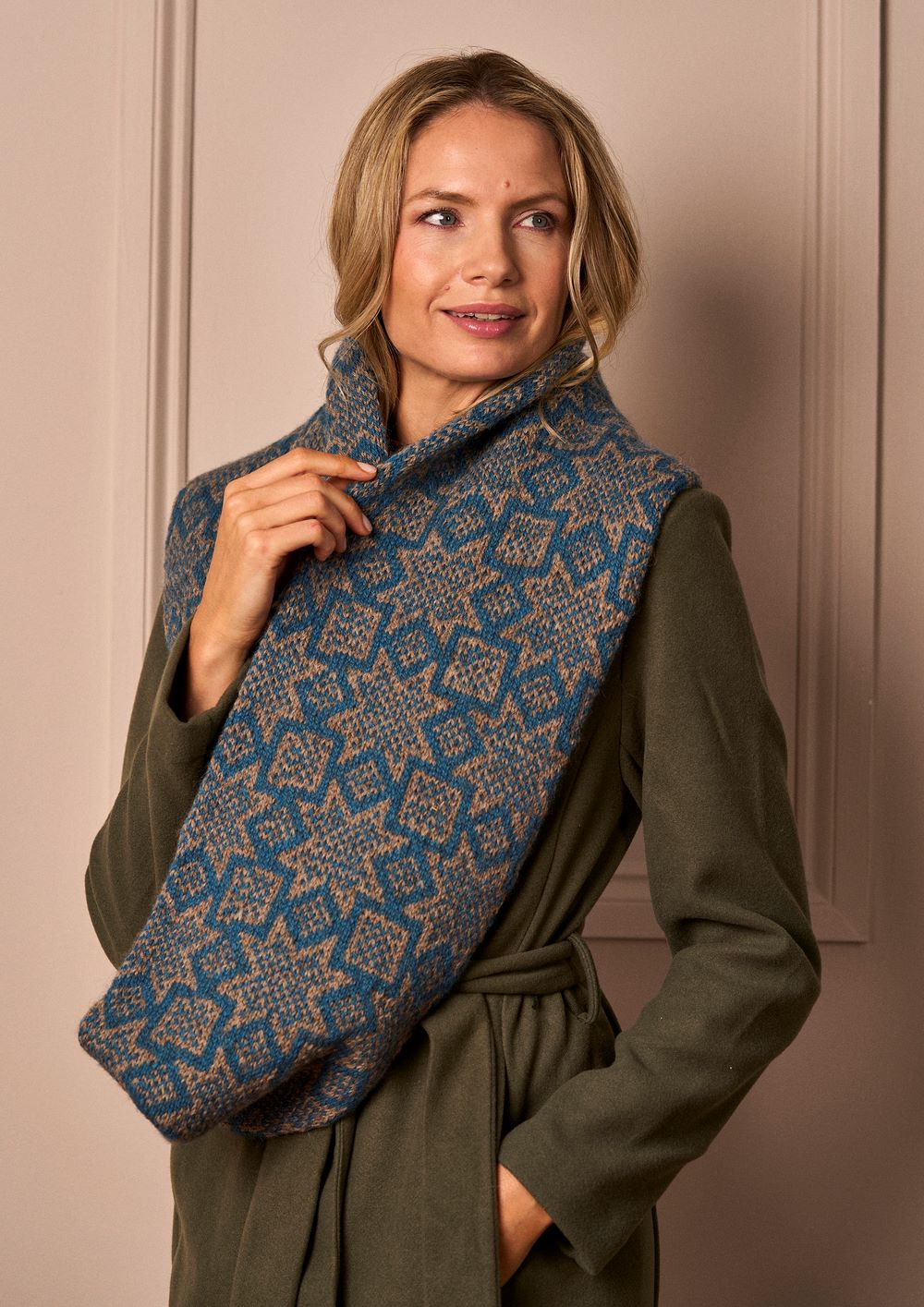 Bright Star Cowl - colourway.co.uk